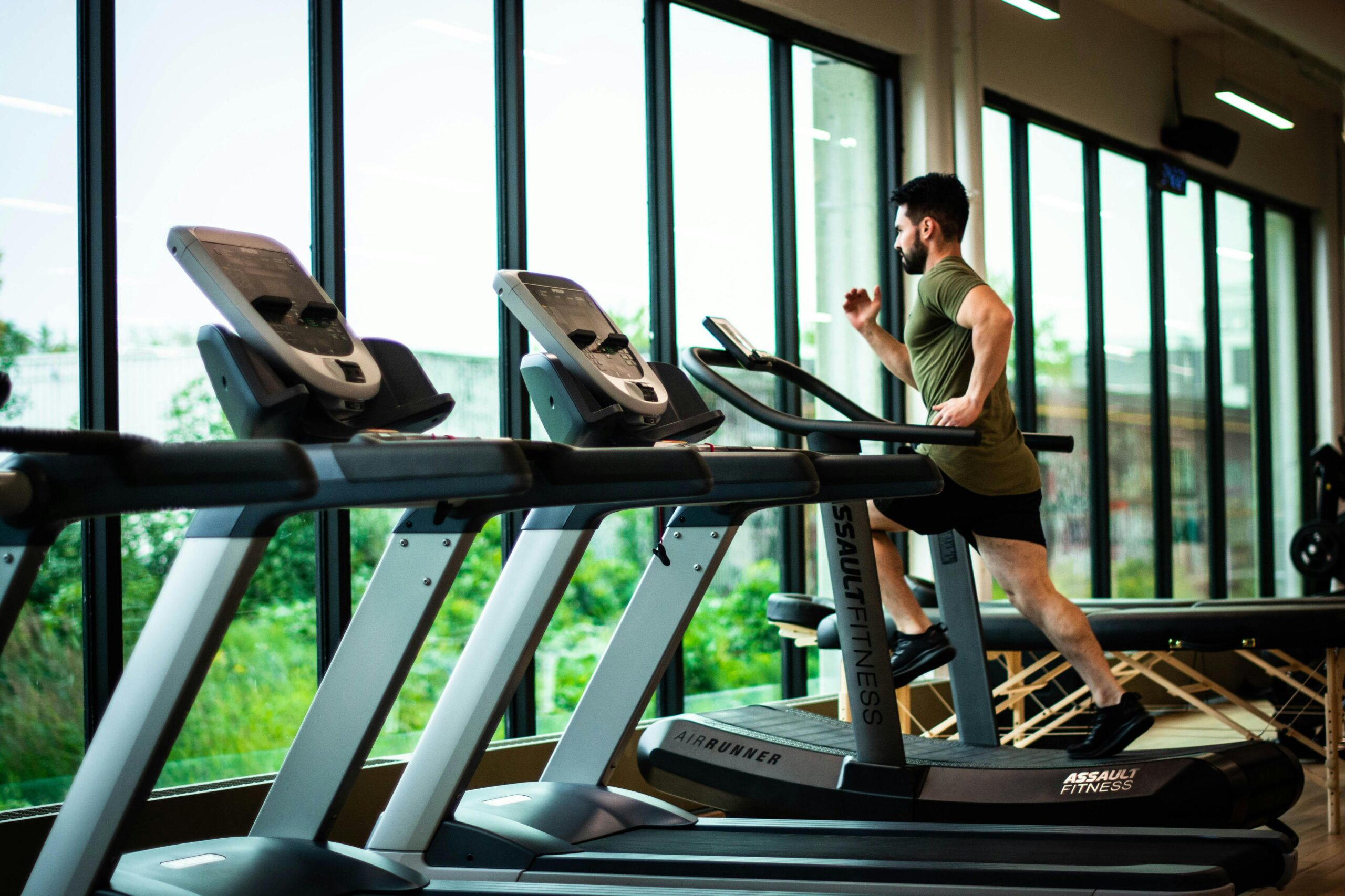 Mehr Power durch den Beat: Wie Musik im Gym deine Leistung steigern ...